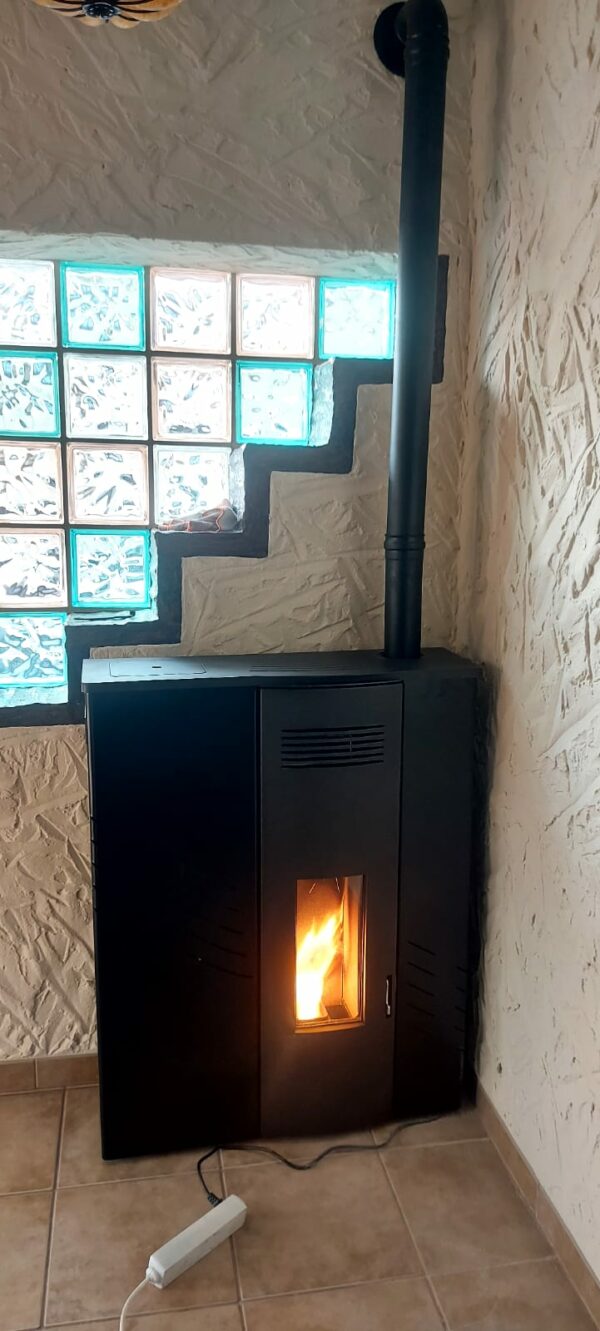 Instalación de estufa de pellet - Aclima Soluciones